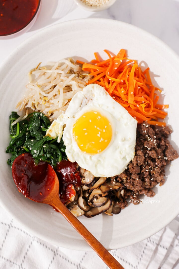 Easy Bibimbap with Ground Beef | Two Plaid Aprons