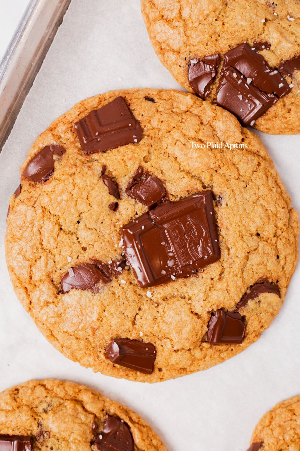 Easy Chocolate Chip Cookies | Two Plaid Aprons