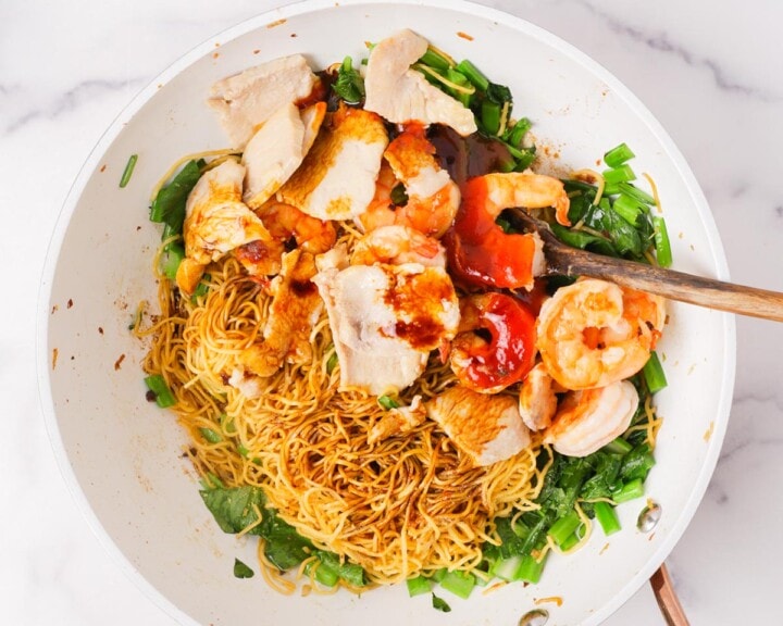 Mie Goreng (Indonesian Fried Noodles) | Two Plaid Aprons