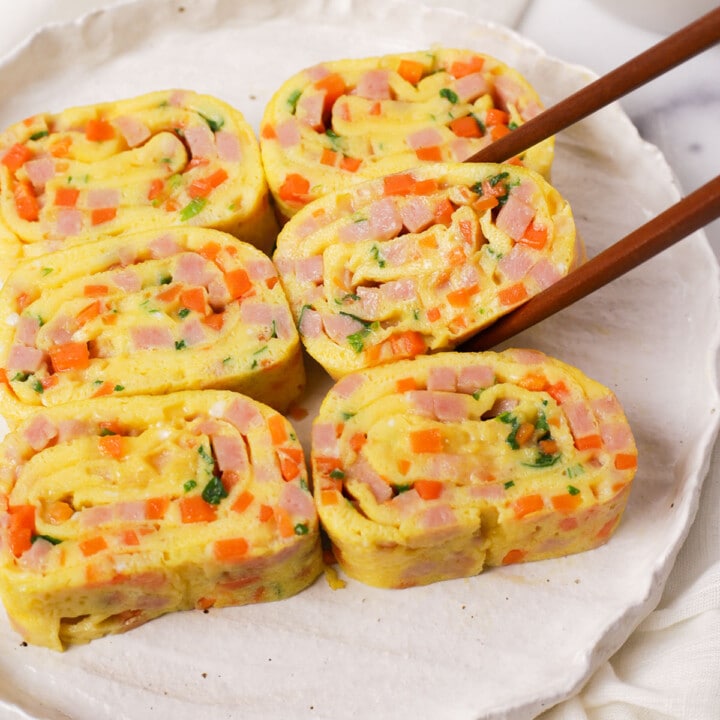 Gyeran Mari (Korean Rolled Omelette) | Two Plaid Aprons