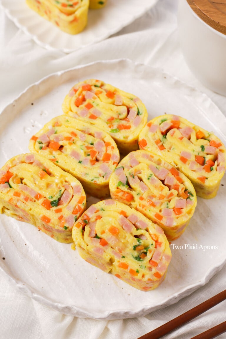Gyeran Mari (Korean Rolled Omelette) | Two Plaid Aprons