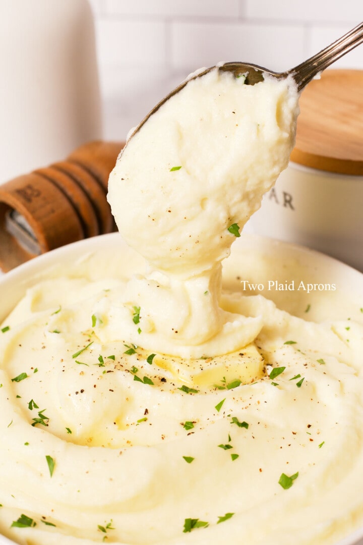 Creamy Mashed Potatoes | Two Plaid Aprons